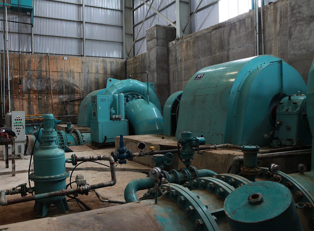 낮은 유지보수 요구 사항과 수직 레이아웃을 가진 수력 발전 시스템